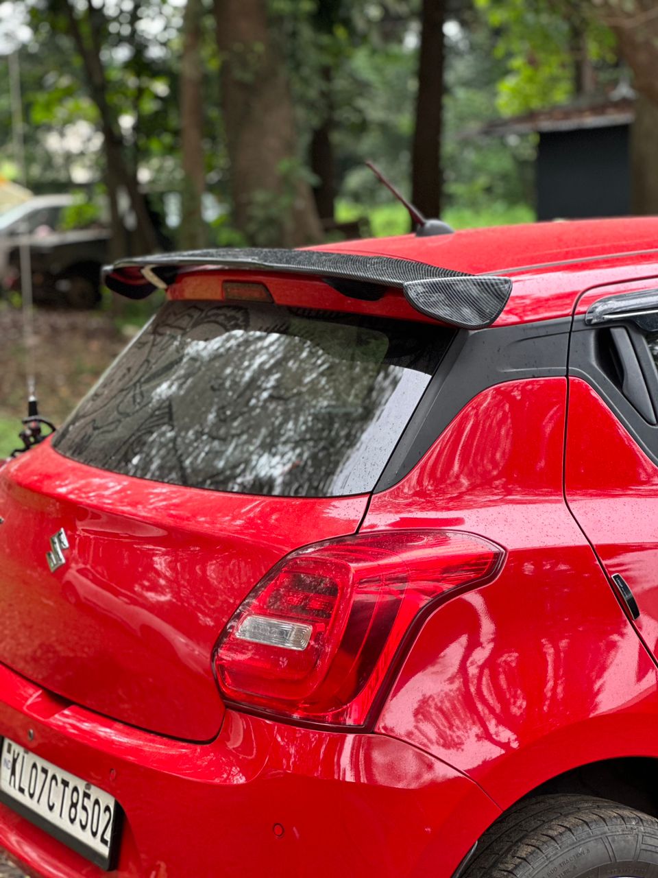 SWIFT SPOILER UNIVERSAL CARBON – Esperer Motors